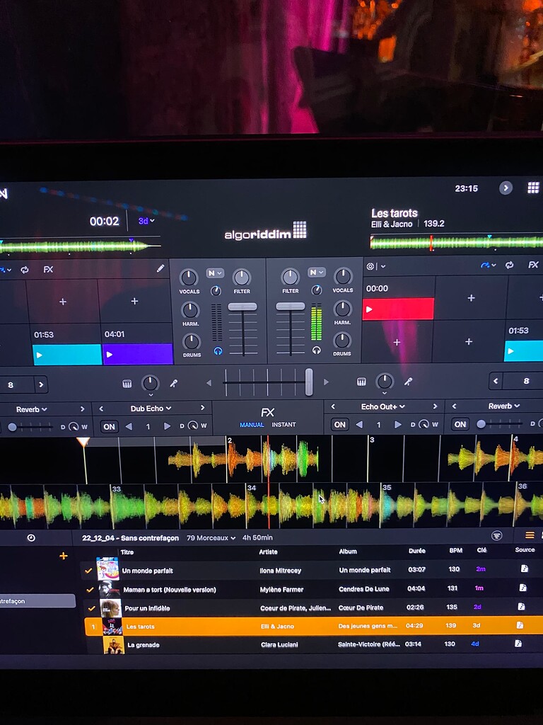 Big waveform glitch during the set - Bug Reports - Algoriddim Community Forums